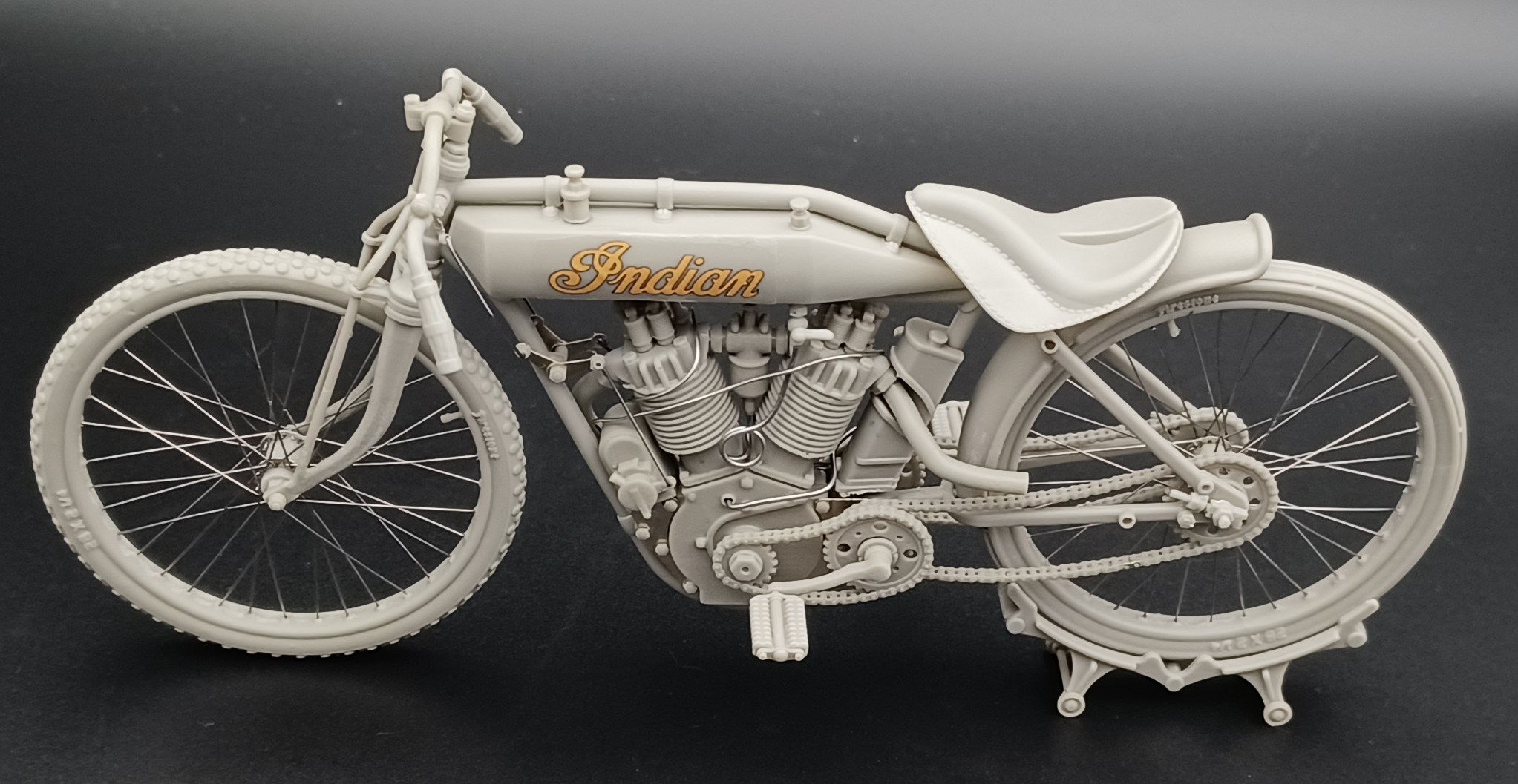 NOVITÀ IN SCALA 1:12 INDIAN BOARD TRACK RACER 8-VALVE E PNEUMATICI ...